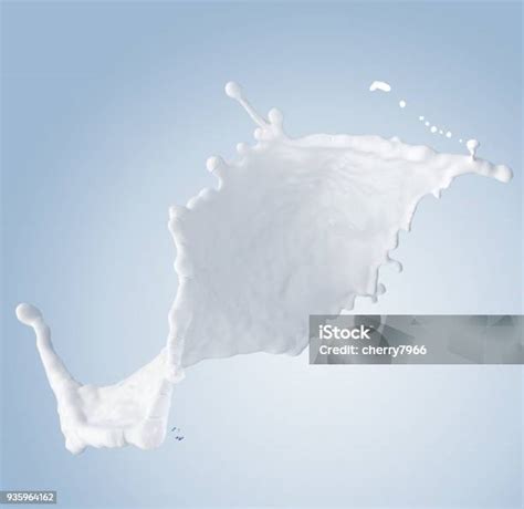 우유 또는 흰색 액체 시작 요소 3d 일러스트 포함 파란색 배경에 고립 된 클리핑 경로 곡선에 대한 스톡 사진 및 기타 이미지 곡선 기포 디자인 Istock