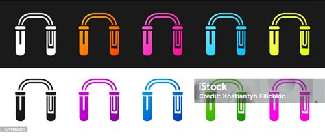 테스트 튜브 및 플라스크 설정 흑백 배경에 격리 된 화학 실험실 테스트 아이콘 유체 전송 시스템 실험실 유리 제품 기호 벡터 개발에 대한 스톡 벡터 아트 및 기타 이미지