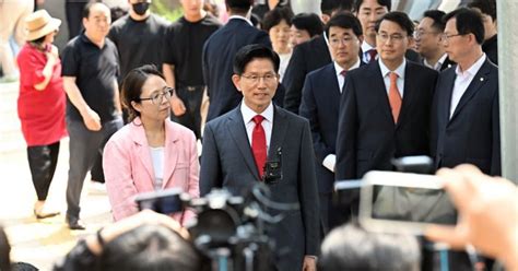 김문수 후보 딸 김동주씨와 함께 사전투표소장 찾아