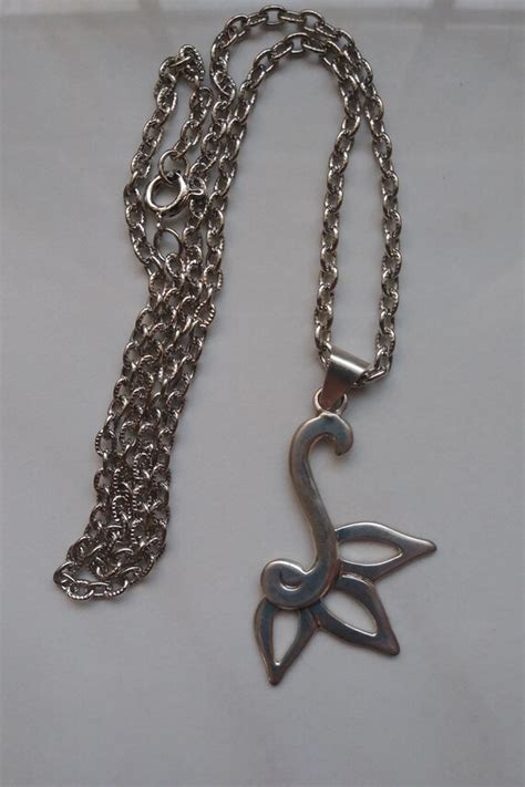 Vintage Sterling Silver Scroll Gem