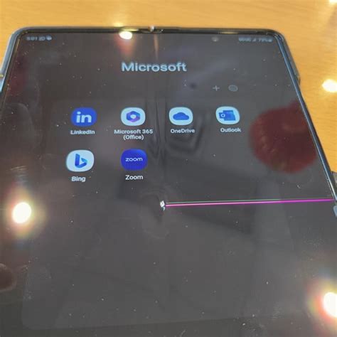 dreaded dead pixel! 😞😭 : r/zfold4