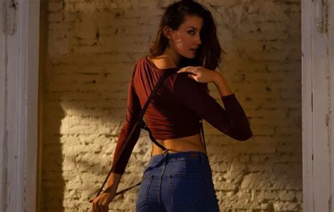 Обои Shorts Blouse Woman Young Model Brunette Look Pose на