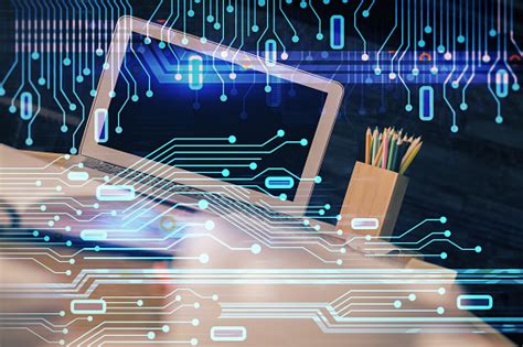 데스크톱 컴퓨터 및 기술 테마 홀로그램의 이중 노출 소프트웨어 개발의 개념 0명에 대한 스톡 사진 및 기타 이미지 0명