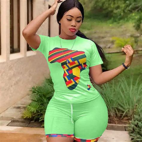 2023 새로운 도착 아프리카 계 미국인 위장 티셔츠 반바지 2 조각 세트 여성 의류 스포츠 운동 패션 복장