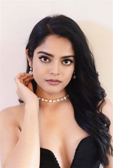 Riddhi Kumar చూపులతో చంపేస్తున్న రిద్ధి కుమార్ Namasthe Telangana