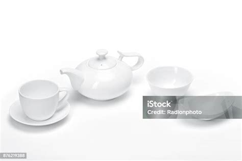 빈 서식 파일 디자인 화이트 세라믹 주전자와 차 찻잔 흰색 배경에 도자기 식기 0명에 대한 스톡 사진 및 기타 이미지 0명 개체 그룹 공란 Istock