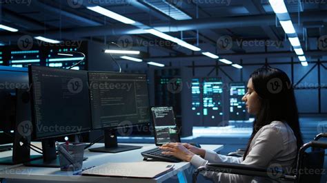 Sistema Administrador En Silla De Ruedas Supervisando Datos Centrar Utilizando Computadora