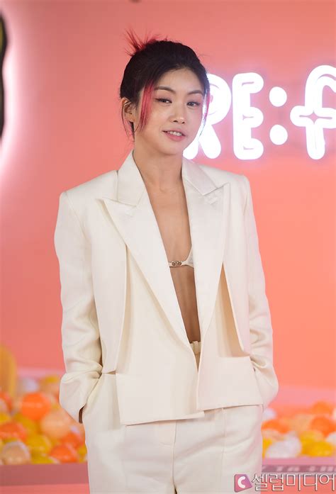 셀럽포토 아이키 노제가 보면 놀랄만한 노출 셀럽미디어