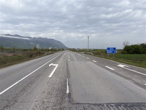 Жесток инцидент Мерцедес и ТИР се помляха на околовръстното на Враца 2 ма са пострадали