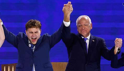 Tim Walzs Son Gus Breaks Down In Tears During Emotional Dnc Moment