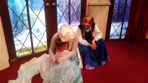 Meeting Elsa And Anna Youtube