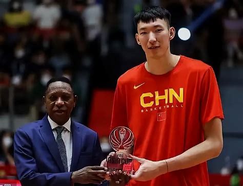 姚明重现19年难题!不给周琦开绿灯不行,悲剧再来一次他就得负责 姚明重现19年难题!不给周琦开绿灯不行,悲剧再来一次他就得负责