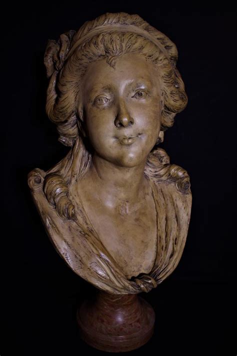 Portrait De Jeune Femme En Terre Cuite