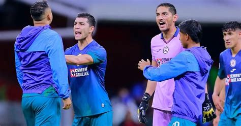 Duelo De Orgullo Cruz Azul Recibe A Chivas Por Un Un Mejor Lugar En La Tabla De Cara Al