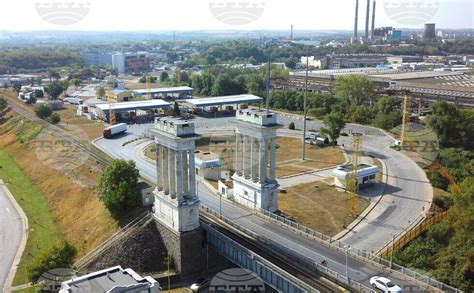 Русенски митничари конфискуваха голямо количество пиротехнически изделия от камион на Дунав