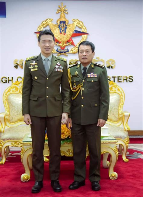 នាយឧត្តមសេនីយ៍ វង្ស ពិសេន ទទួលជួបមេបញ្ជាការកងទ័ពជើងគោកសិង្ហបុរី ក្នុងពេលបំពេញទស្សនកិច្ចនៅកម្ពុជា