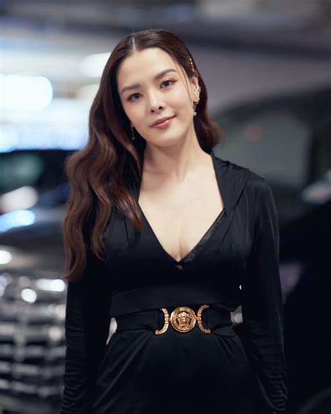 คุณลิเดีย ศรัณย์รัชต์ 2 รูป