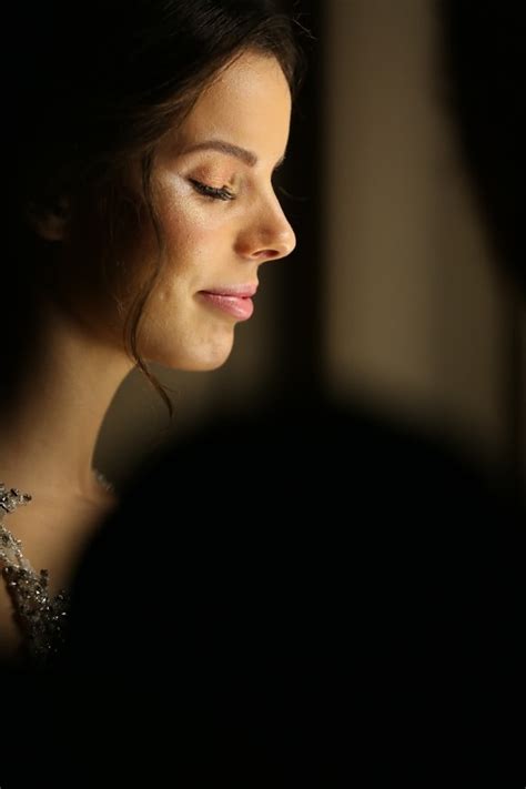 무료 사진 디스코텍 나이트 클럽 콘서트 홀 강당 군중 관객 대상 그룹 음악 단계 성능