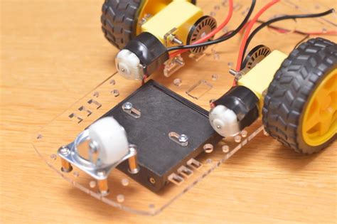 Montaje del chasis de Smart Car Arduino Sitio Web de Javier García Escobedo