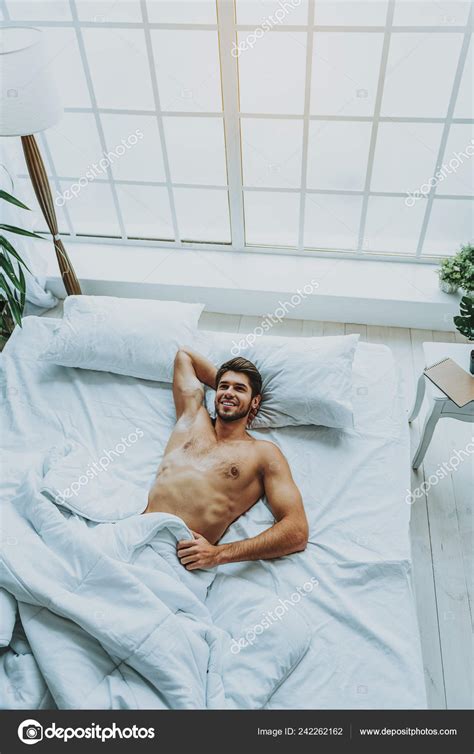 Acordando Cara Feliz Acordar Feliz Fotos E Imagens Para Baixar Grátis