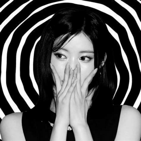 𝓛𝗎𝗁𝗁 𝓦 𝓥𝗌𝖾𝗌 Youtube