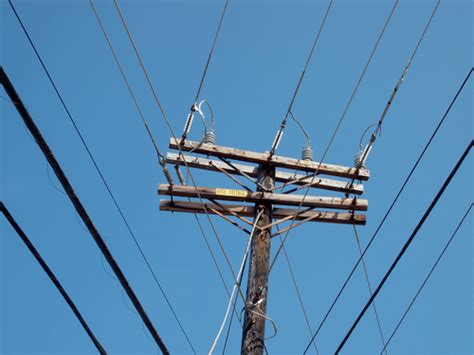 6 Questions Workers Should Ask About Overhead Power Lines