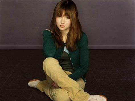 Download Australian Actress Emily Browning 2004 Photoshoot Wallpaper