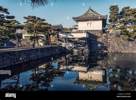 Tokyo imperial palace and moat hi-res stock photography and images - Alamy