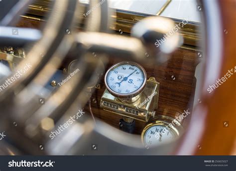 Dashboard Analog Clocks Very Old Car Foto De Stock 256825027 Shutterstock