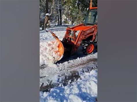 Тракторче снегорин в парк Кьошковете в Шумен - YouTube