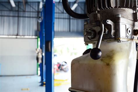 자동차 수리가 게에서 유압 상자에 검은 리프트 제어 버튼 교통수단에 대한 스톡 사진 및 기타 이미지 교통수단 금속 기계 부분 Istock