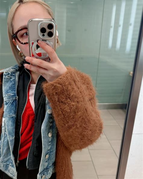 石原萌 Ishihara Moe 大人bob 最近のあれこれ👓🧶🐙🥐☕️ 今度お休みの日リールとかも 撮ってみようかなと思ってみたり🚶‍♀️。 美容師の休日 美容師の日常 ボブ