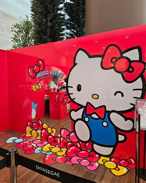 2024년 05월 03일 헬로키티 50주년 기념 팝업스토어 포토존 대전 신세계 아트테라스 한정 판매 상품 네이버 블로그