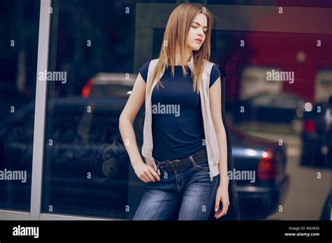 Belle Jeune Mannequin Banque De Photographies Et Dimages Haute R Solution Alamy