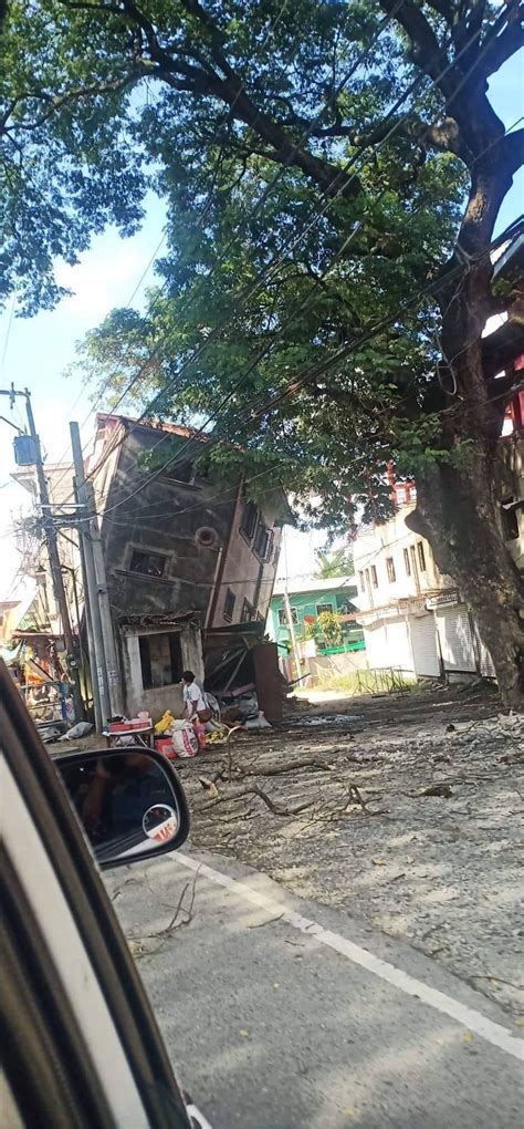 ငလျင်လှုပ်မှုကြောင့် ဖိလစ်ပိုင်နိုင်ငံရှိ Bantay Bell တာဝါကြီး ပြိုကျမှုမြင်ကွင်း Myanmarload