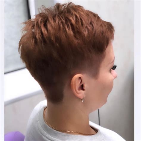 Épinglé Par Jadwiga Sur Fryzury En 2025 Cheveux Courts Coiffures