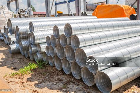 환기 파이프 창고 강관 창고의 산업 에어컨 시스템을위한 공기 덕트 건설을위한 부품 산업용 기도 환기 장비 및 배관 시스템 0명에 대한 스톡 사진 및 기타 이미지 Istock