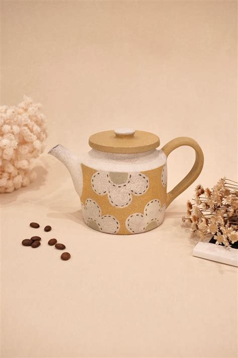 Kei Mitsumochi ミツ持啓 Flower Teapot Yellow Km76 Yochi Cups