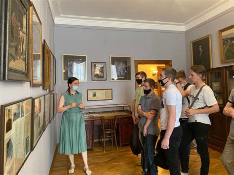 Работники Музея Фото — Картинки фотографии