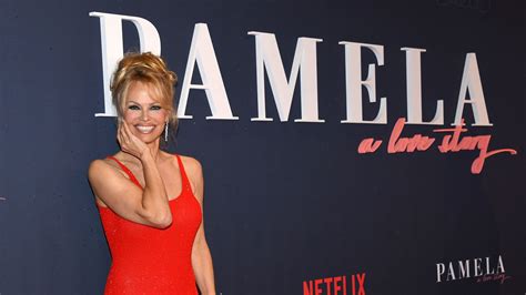 Pamela Anderson Wore A Baywatch Red Dress To The Premiere Of Her Netflix Doc Glamour Uk