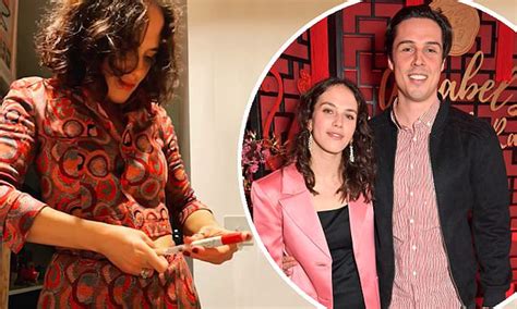 Downton Abbeys Jessica Brown Findlay 32 Reveals Shes Undergoing Ivf With Her Husband Ziggy