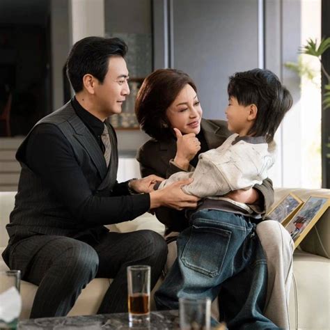 74岁刘晓庆首部短剧下周上线，搭档37岁男演员上演婚恋！网友： 庆奶这执行力”耿大勇显示李健军