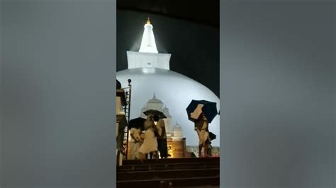 රුවන්වැලි මහා සෑයේ හුණු පිරියම් කිරීම නිමා වීමෙන් අනතුරුව සලපතළ මළුව දෝවනය වෙන්න සිදුවූ මහා