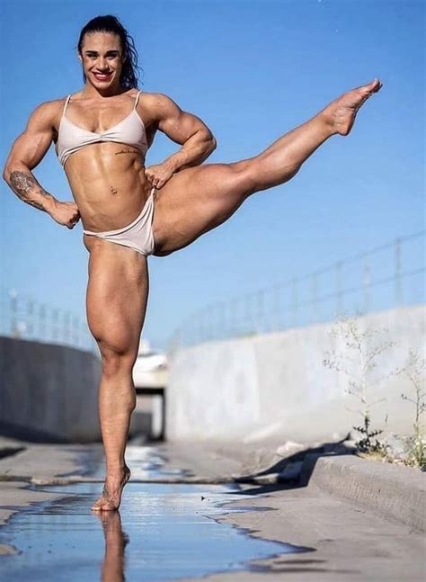 Pin By Bb On Muscle And Feet Fitness Babes Fitness Models Female