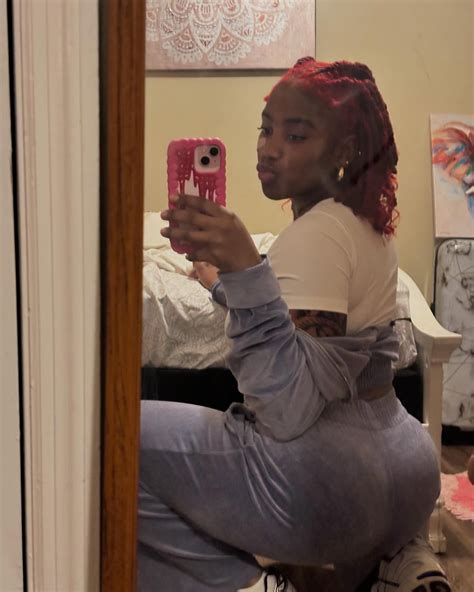 Kiraa I Heard She Got A Pretty Face And Stand Up Like A