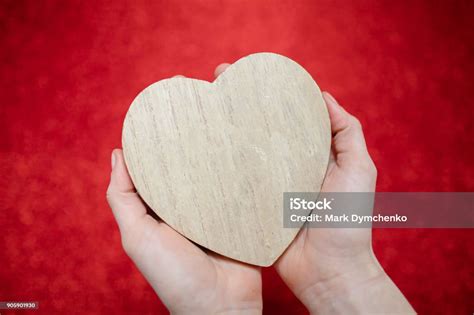 번쩍이는 빨간 배경 라인 석 두 번째 절반 낭만적인 사진 빨간 배경 텍스트 삽입에 적합에 나무 심 혼 발렌타인 선물 0명에 대한 스톡 사진 및 기타 이미지 Istock