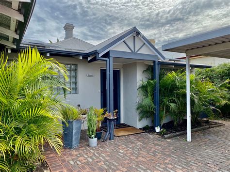 Dr Raj Mohan Gynaecologist Gynaecologic Oncologist