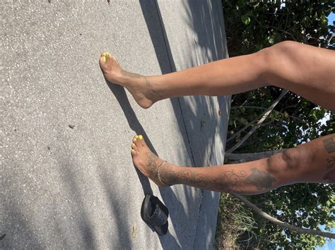 Big Butt Black Chick Loves Spreading Legs To Tease Photos