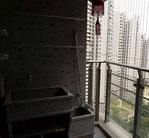 原先反对爸妈在阳台做个砌洗衣池，没想到这效果我也是醉了装修池真大理