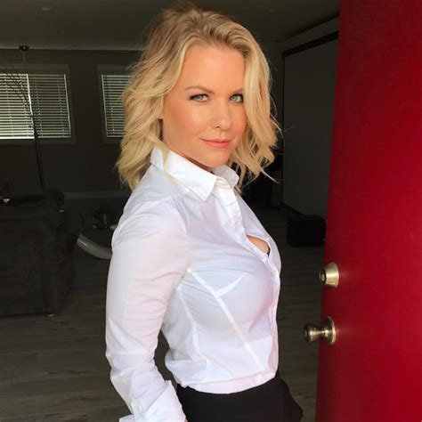 Picture Of Carrie Keagan